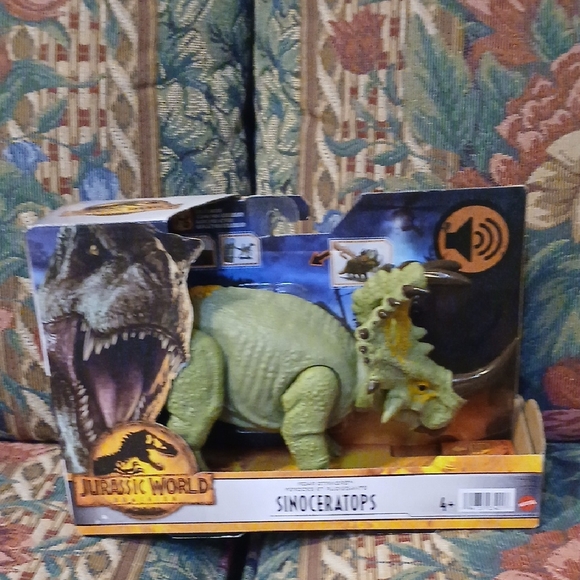 Mattel | Toys | Mattel Jurassic World Sinoceratops Green | Poshmark